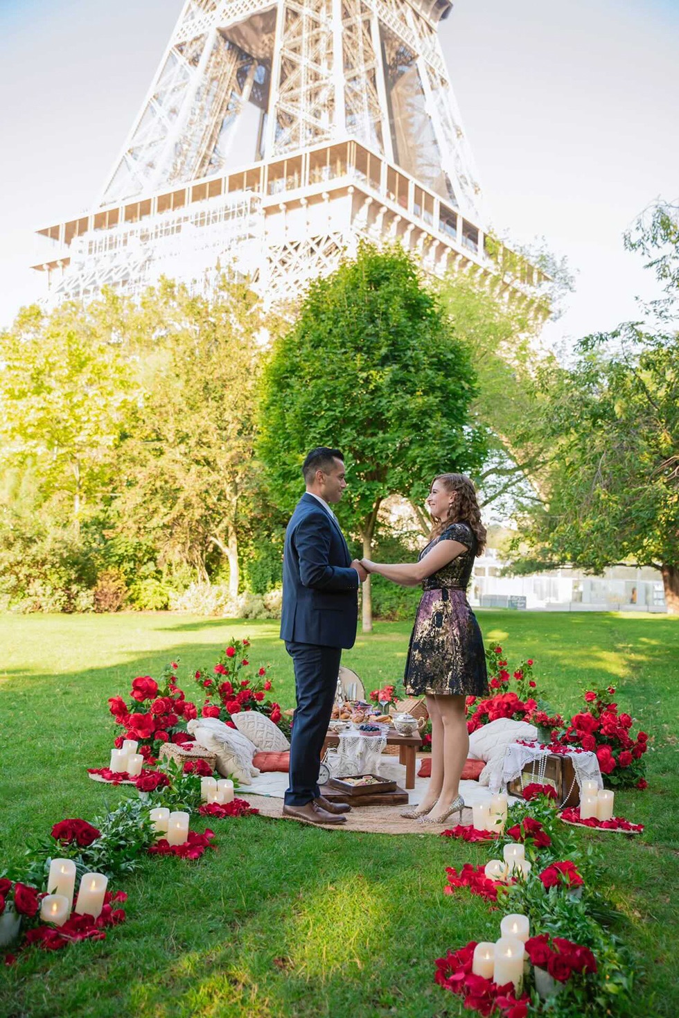 Agency of organization a WOW Marriage Proposal in Paris.
