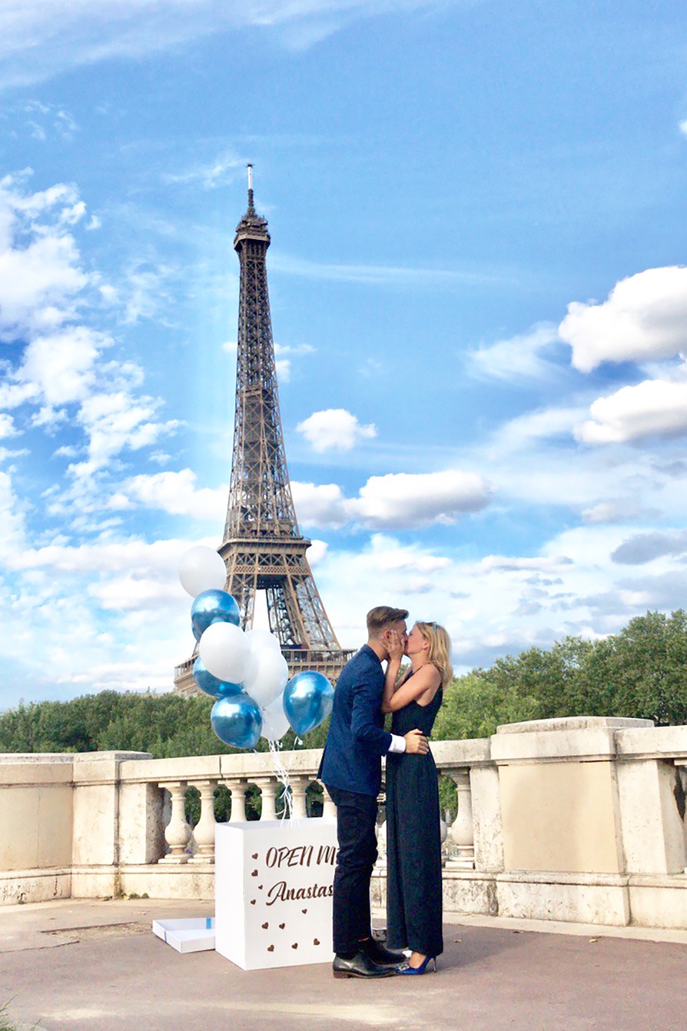 Agency of organization a WOW Marriage Proposal in Paris.