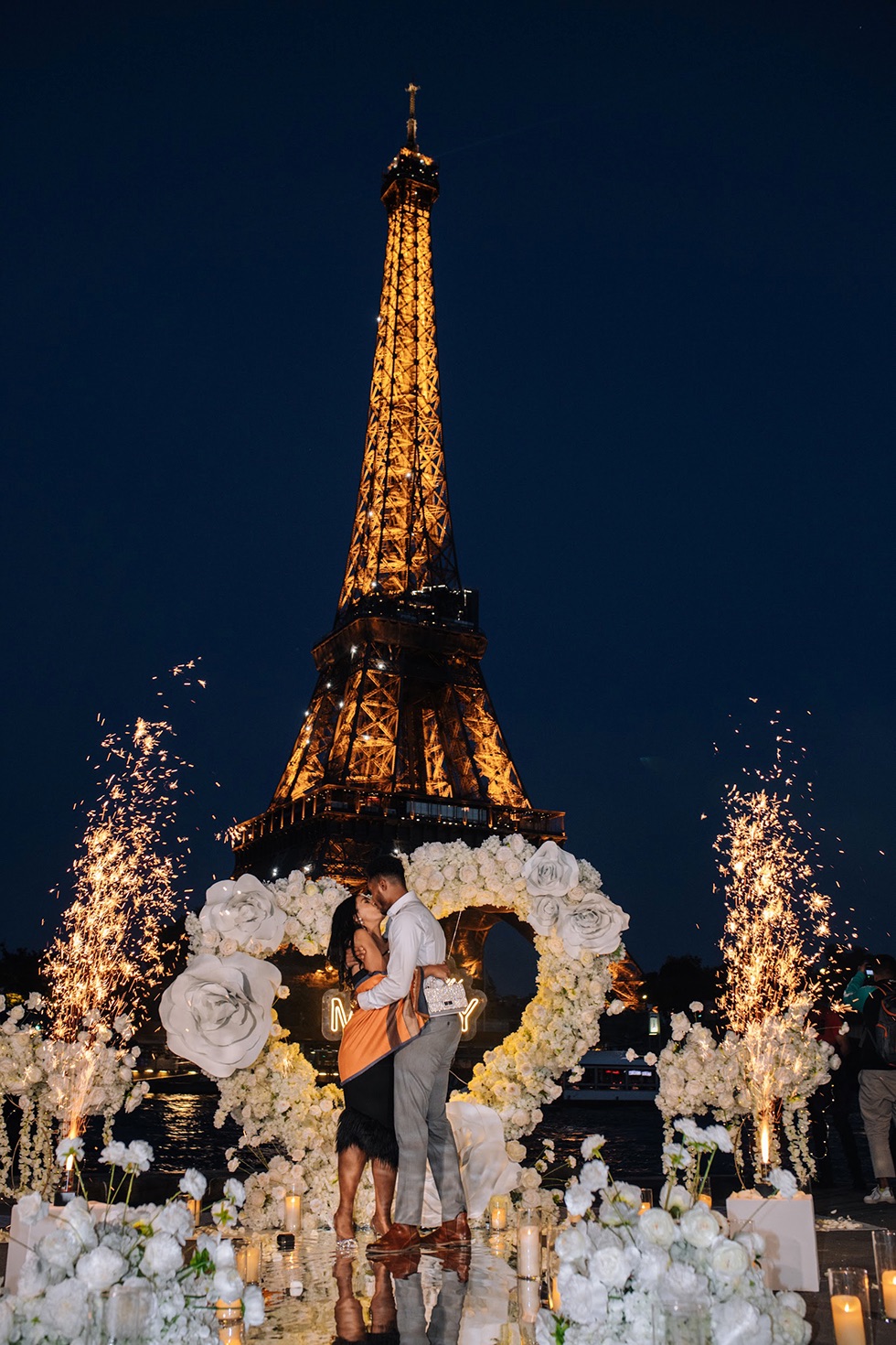 Agency of organization a WOW Marriage Proposal in Paris.
